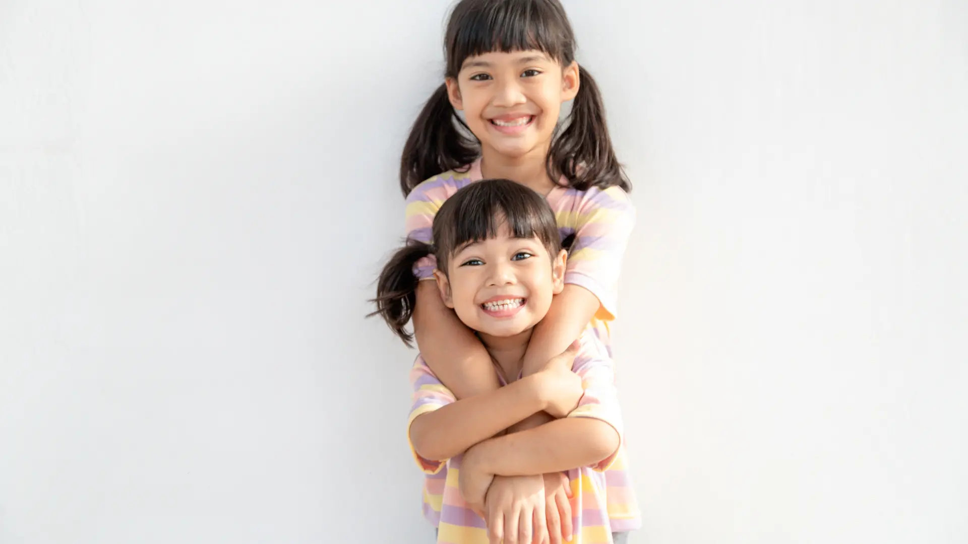 How to Not Take Sides When Siblings Fight: A Guide for Parents - Dr. Siggie